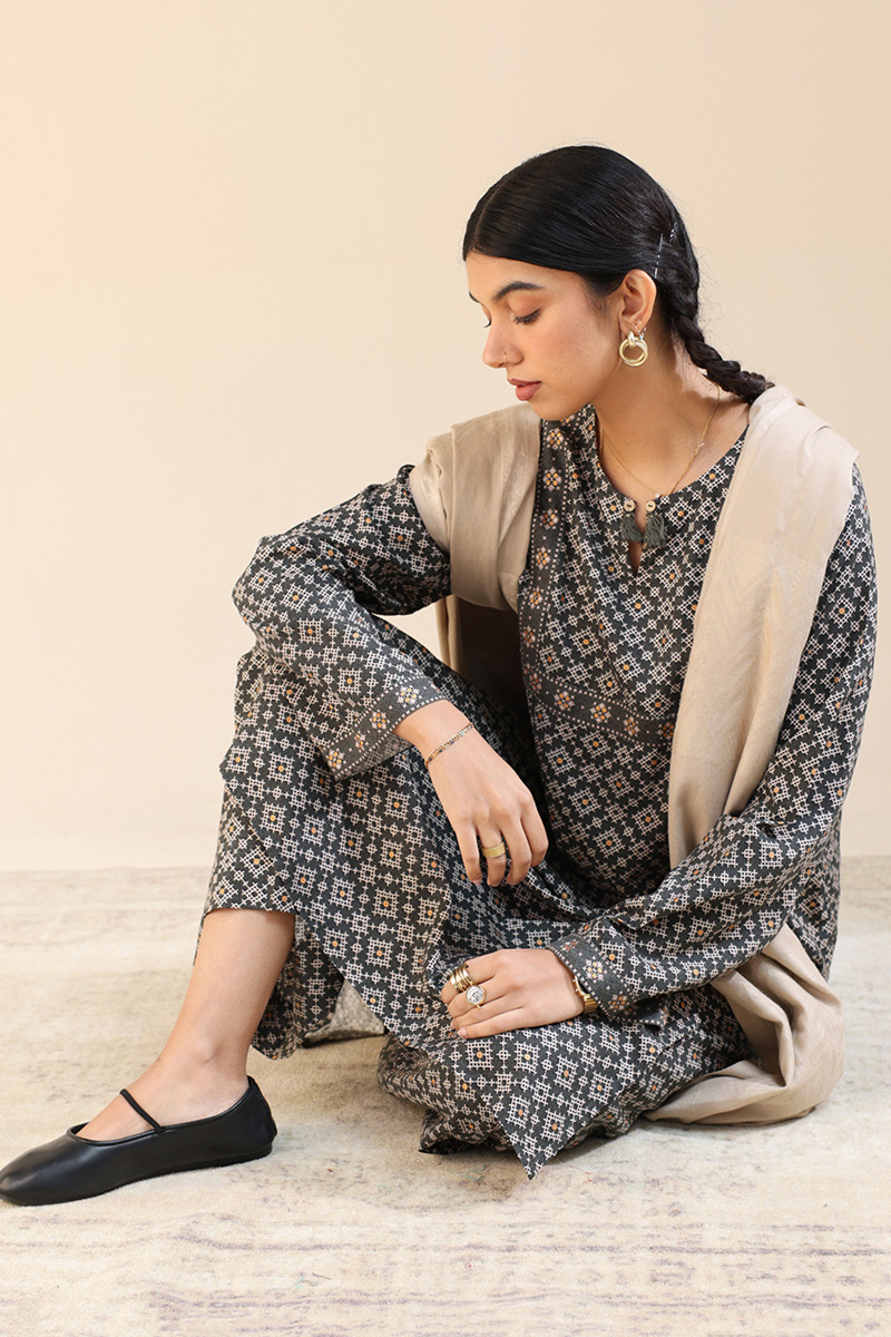 Pakistan's Pioneering Ready-to-Wear Label – Generation International